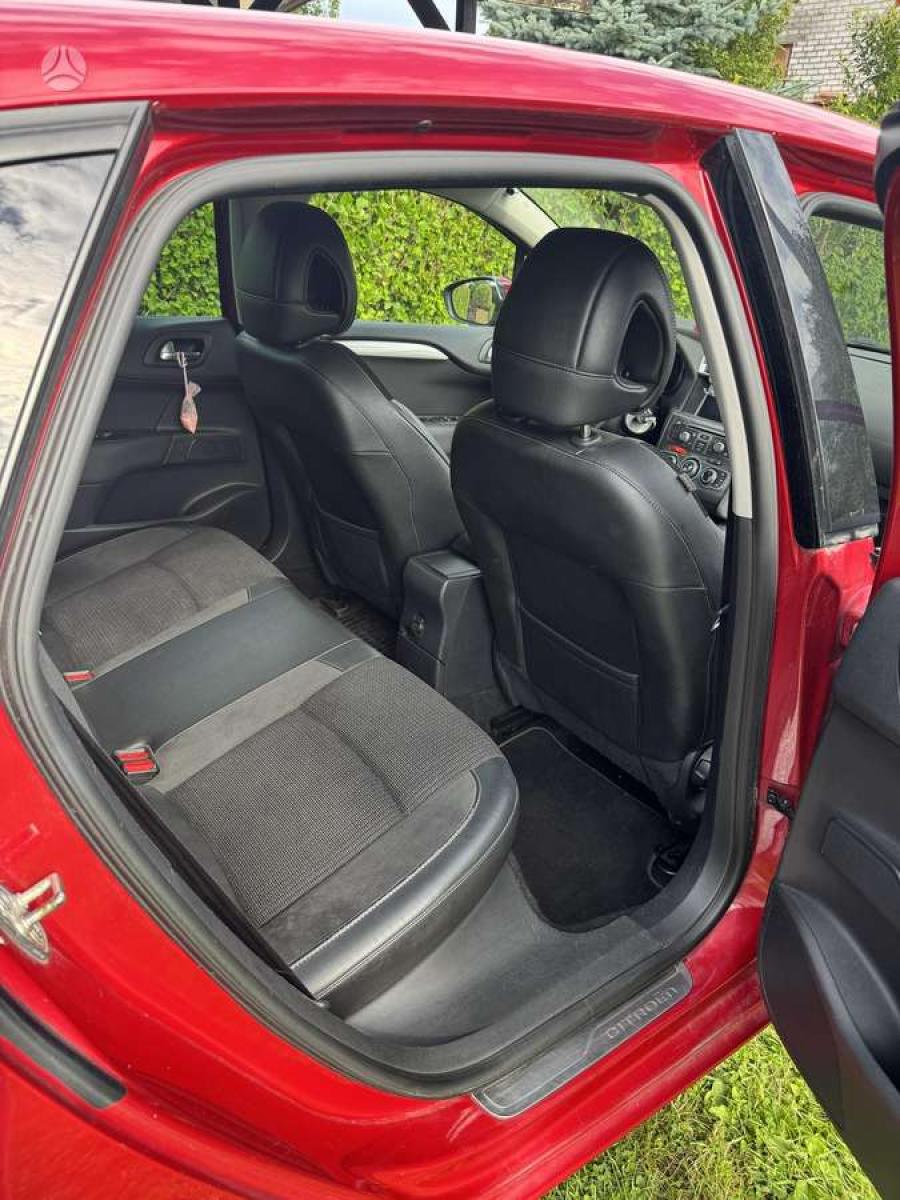 Red Citroen C4 2012 in Kaunas, with an engine capacity of 1.56 L and mileage of 222 thousand km for 3500 €, photo 9 on AUTOMOTO.COM.LV
