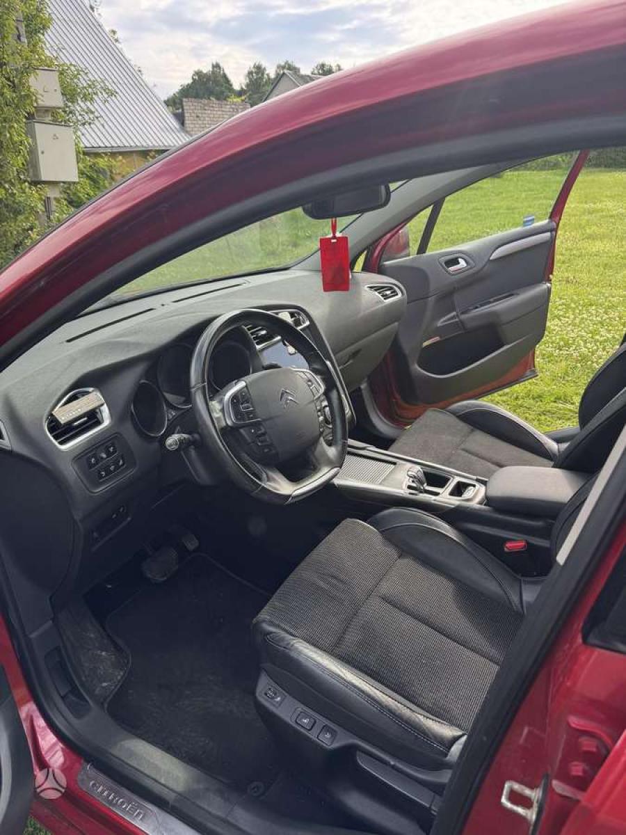 Red Citroen C4 2012 in Kaunas, with an engine capacity of 1.56 L and mileage of 222 thousand km for 3500 €, photo 11 on AUTOMOTO.COM.LV