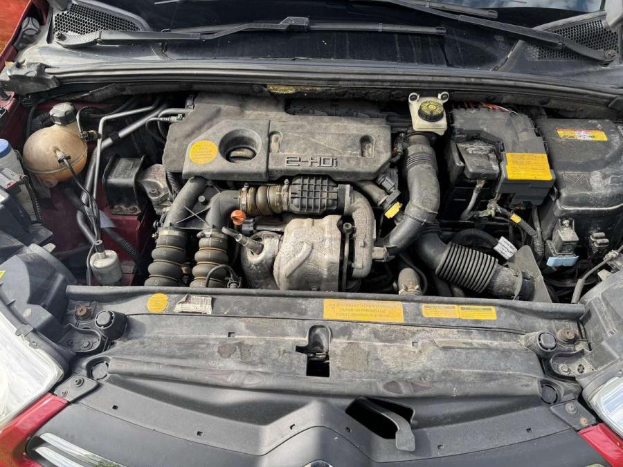 Red Citroen C4 2012 in Kaunas, with an engine capacity of 1.56 L and mileage of 222 thousand km for 3500 €, photo 13 on AUTOMOTO.COM.LV