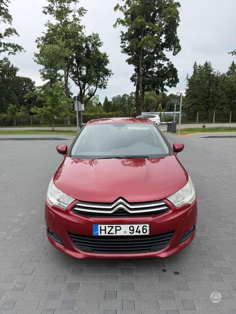 Red Citroen C4 2013 in Kaunas, with an engine capacity of 1.56 L and mileage of 245 thousand km for 1899 €, photo 8 on AUTOMOTO.COM.LV