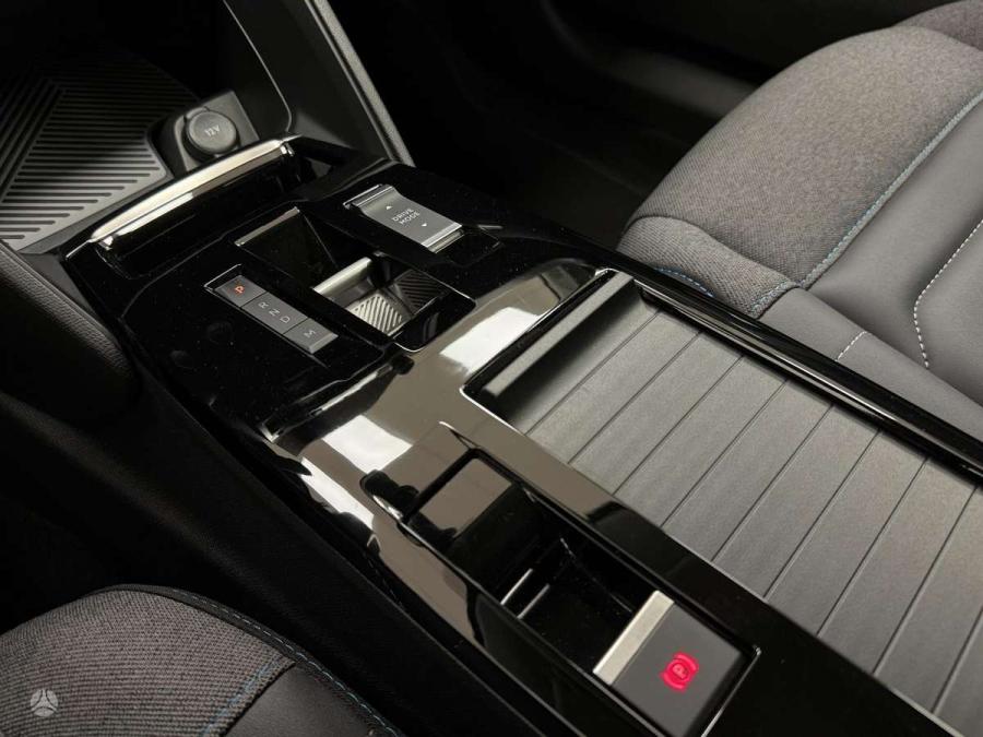 Red Citroen C4 2023 in Vilnius, with an engine capacity of 1.20 L and mileage of 49 thousand km for 17490 €, photo 19 on AUTOMOTO.COM.LV