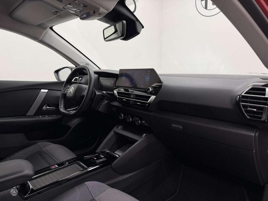 Red Citroen C4 2023 in Vilnius, with an engine capacity of 1.20 L and mileage of 49 thousand km for 17490 €, photo 30 on AUTOMOTO.COM.LV