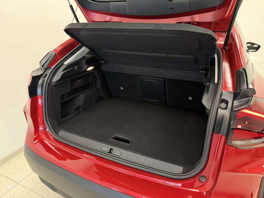 Red Citroen C4 2023 in Vilnius, with an engine capacity of 1.20 L and mileage of 49 thousand km for 17490 €, photo 35 on AUTOMOTO.COM.LV