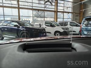 Red Citroen C4 2026 in Riga, with an engine capacity of 1.60 L and mileage of 0 thousand km for 38950 €, photo 9 on AUTOMOTO.COM.LV