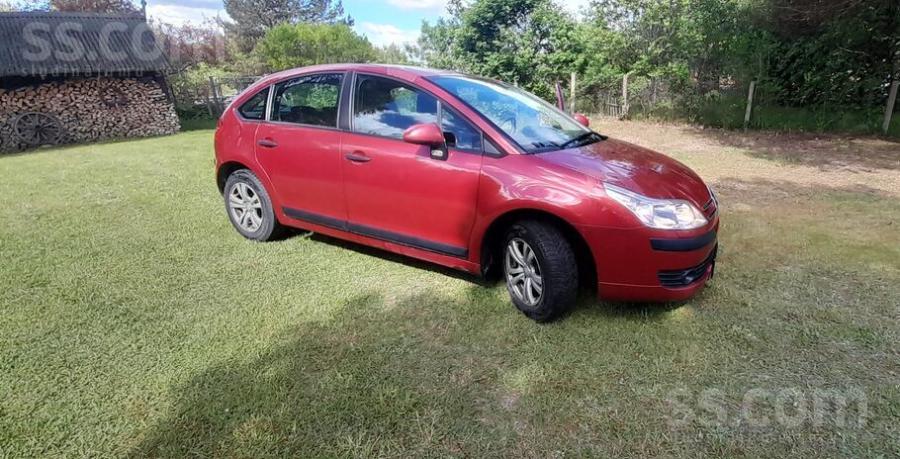 Red Citroen C4 2008 in Talsi, with an engine capacity of 1.60 L and mileage of 352 thousand km for 998 €, photo 1 on AUTOMOTO.COM.LV
