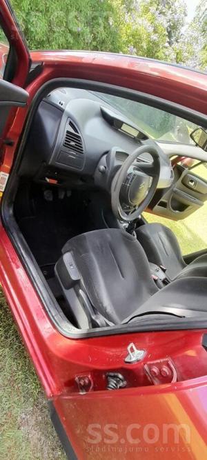 Red Citroen C4 2008 in Talsi, with an engine capacity of 1.60 L and mileage of 352 thousand km for 998 €, photo 4 on AUTOMOTO.COM.LV