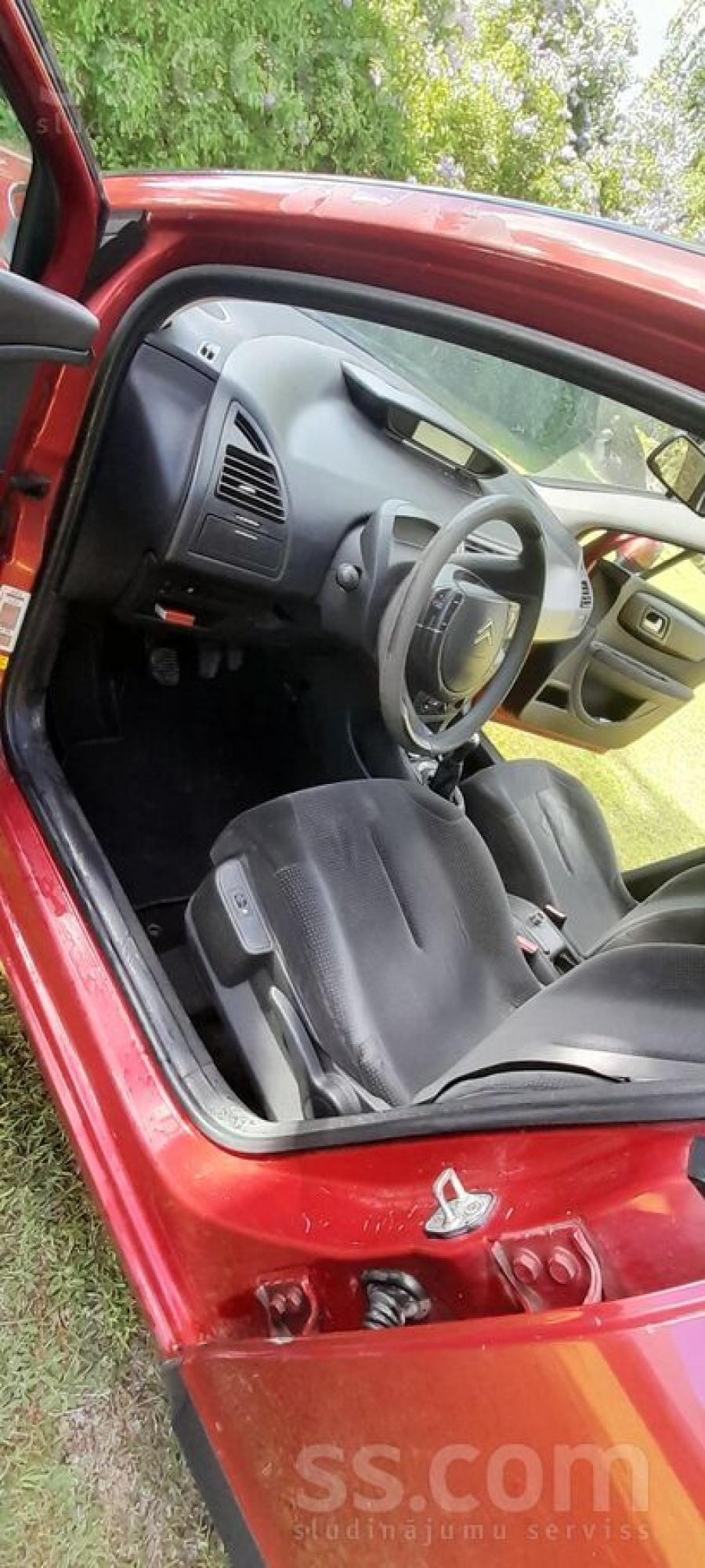 Red Citroen C4 2008 in Talsi, with an engine capacity of 1.60 L and mileage of 352 thousand km for 998 €, photo 4 on AUTOMOTO.COM.LV