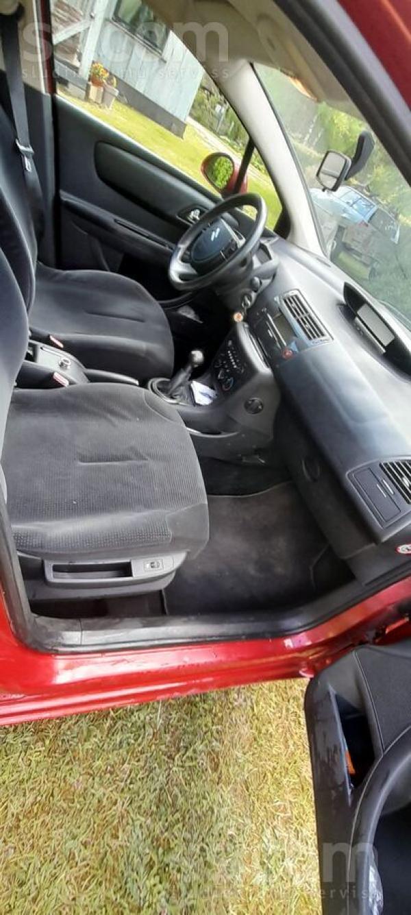 Red Citroen C4 2008 in Talsi, with an engine capacity of 1.60 L and mileage of 352 thousand km for 998 €, photo 4 on AUTOMOTO.COM.LV
