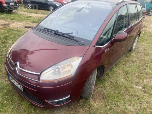 Red Citroen C4 2009 in Riga, with an engine capacity of 2.00 L and mileage of 0 thousand km for 950 €, photo 2 on AUTOMOTO.COM.LV