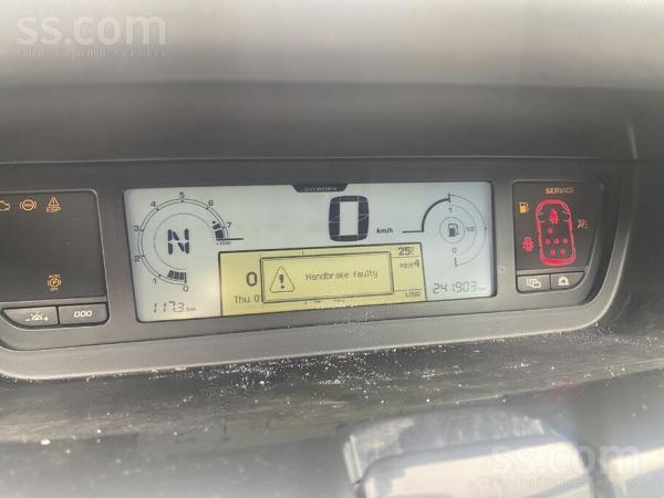 Red Citroen C4 2009 in Riga, with an engine capacity of 2.00 L and mileage of 0 thousand km for 950 €, photo 10 on AUTOMOTO.COM.LV