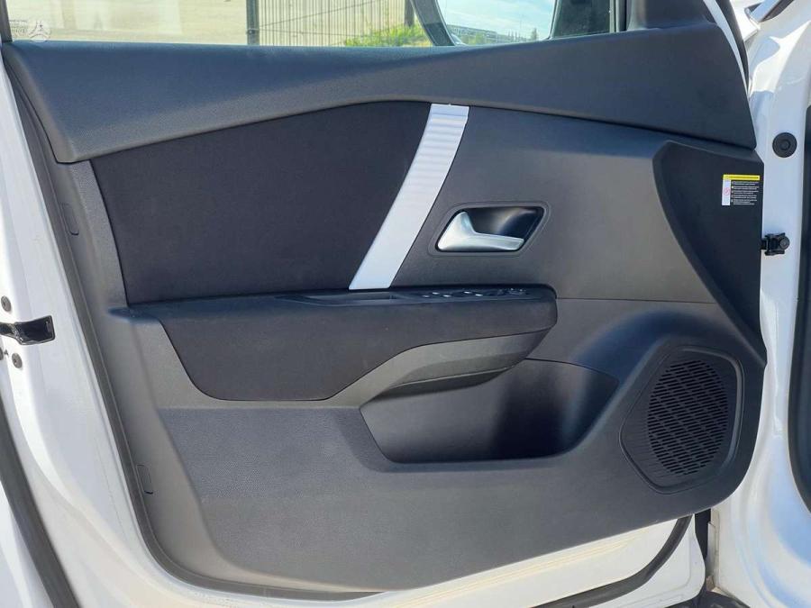 White Citroen C4 2021 in Klaipeda, with an engine capacity of 1.50 L and mileage of 179 thousand km for 8800 €, photo 17 on AUTOMOTO.COM.LV