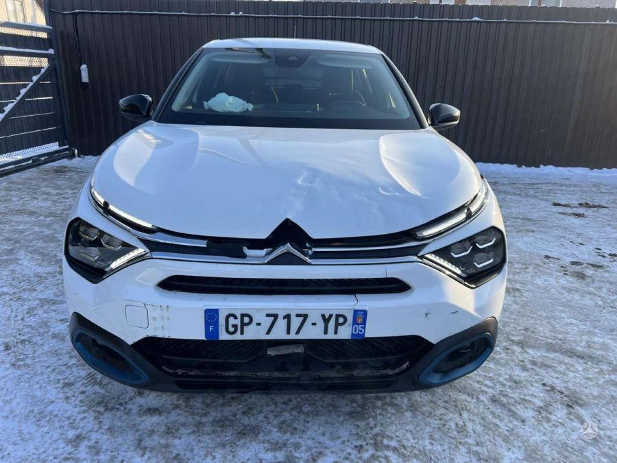 White Citroen C4 2023 in Kaunas, with an engine capacity of 0.00 L and mileage of 17 thousand km for 9800 €, photo 3 on AUTOMOTO.COM.LV