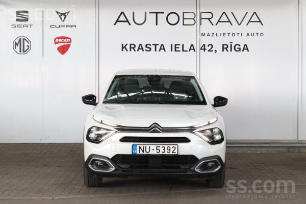 White Citroen C4 2023 in Riga, with an engine capacity of 1.20 L and mileage of 21 thousand km for 18490 €, photo 2 on AUTOMOTO.COM.LV