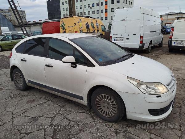 White Citroen C4 2007 in Tallinn, with an engine capacity of 1.40 L and mileage of 186 thousand km for 599 €, photo 1 on AUTOMOTO.COM.LV