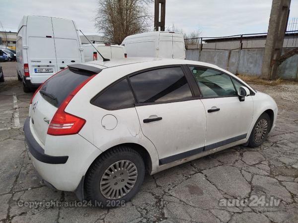 White Citroen C4 2007 in Tallinn, with an engine capacity of 1.40 L and mileage of 186 thousand km for 599 €, photo 3 on AUTOMOTO.COM.LV