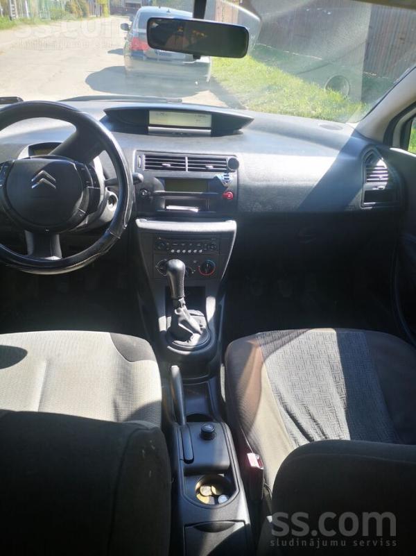 White Citroen C4 2007 in Riga, with an engine capacity of 1.40 L and mileage of 396 thousand km for 290 €, photo 4 on AUTOMOTO.COM.LV