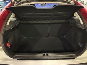 Balts Citroen C4 2008 Tallina, ar dzinēja tilpumu 0.00 L un nobraukumu 217 tūkst. km par 1200 €, foto 25 vietnē AUTOMOTO.COM.LV