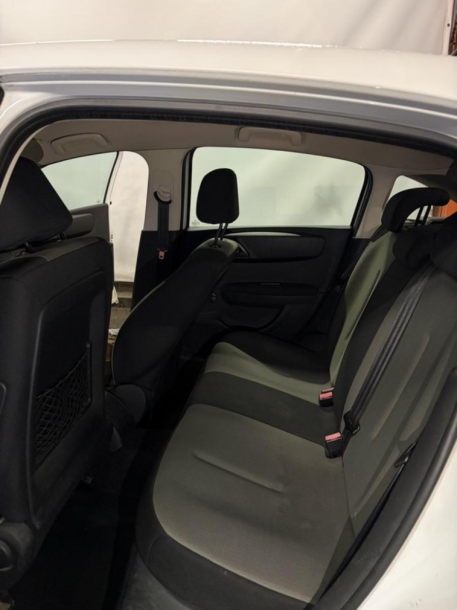 Balts Citroen C4 2008 Tallina, ar dzinēja tilpumu 0.00 L un nobraukumu 217 tūkst. km par 1200 €, foto 42 vietnē AUTOMOTO.COM.LV