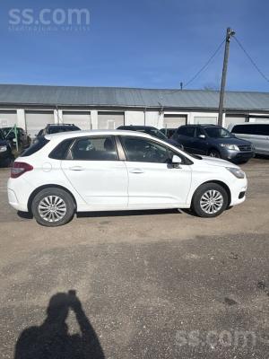 Balts Citroen C4 2011 Daugavpils, ar dzinēja tilpumu 1.60 L un nobraukumu 248 tūkst. km par 3250 €, foto 8 vietnē AUTOMOTO.COM.LV