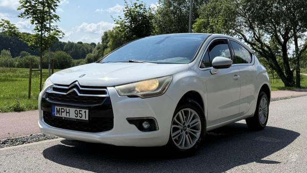 White Citroen C4 2011 in Vilnius, with an engine capacity of 1.56 L and mileage of 301 thousand km for 3499 €, photo 2 on AUTOMOTO.COM.LV