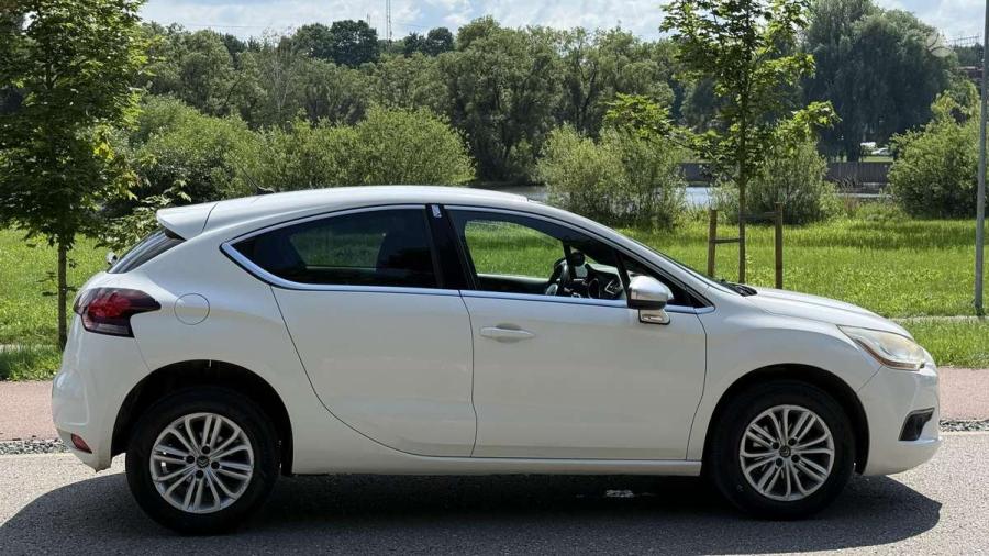 White Citroen C4 2011 in Vilnius, with an engine capacity of 1.56 L and mileage of 301 thousand km for 3499 €, photo 7 on AUTOMOTO.COM.LV