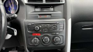 White Citroen C4 2011 in Vilnius, with an engine capacity of 1.56 L and mileage of 301 thousand km for 3499 €, photo 14 on AUTOMOTO.COM.LV