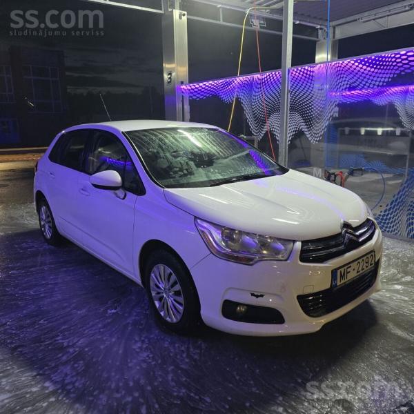 Balts Citroen C4 2011 Daugavpils, ar dzinēja tilpumu 1.60 L un nobraukumu 249 tūkst. km par 4000 €, foto 3 vietnē AUTOMOTO.COM.LV