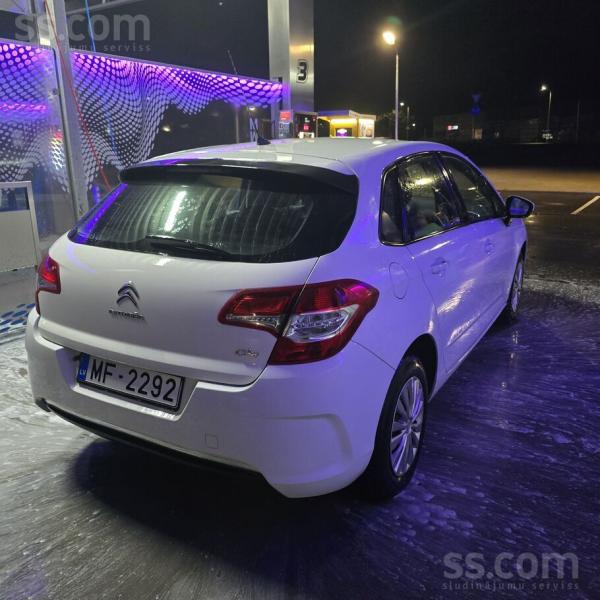 Balts Citroen C4 2011 Daugavpils, ar dzinēja tilpumu 1.60 L un nobraukumu 249 tūkst. km par 4000 €, foto 6 vietnē AUTOMOTO.COM.LV