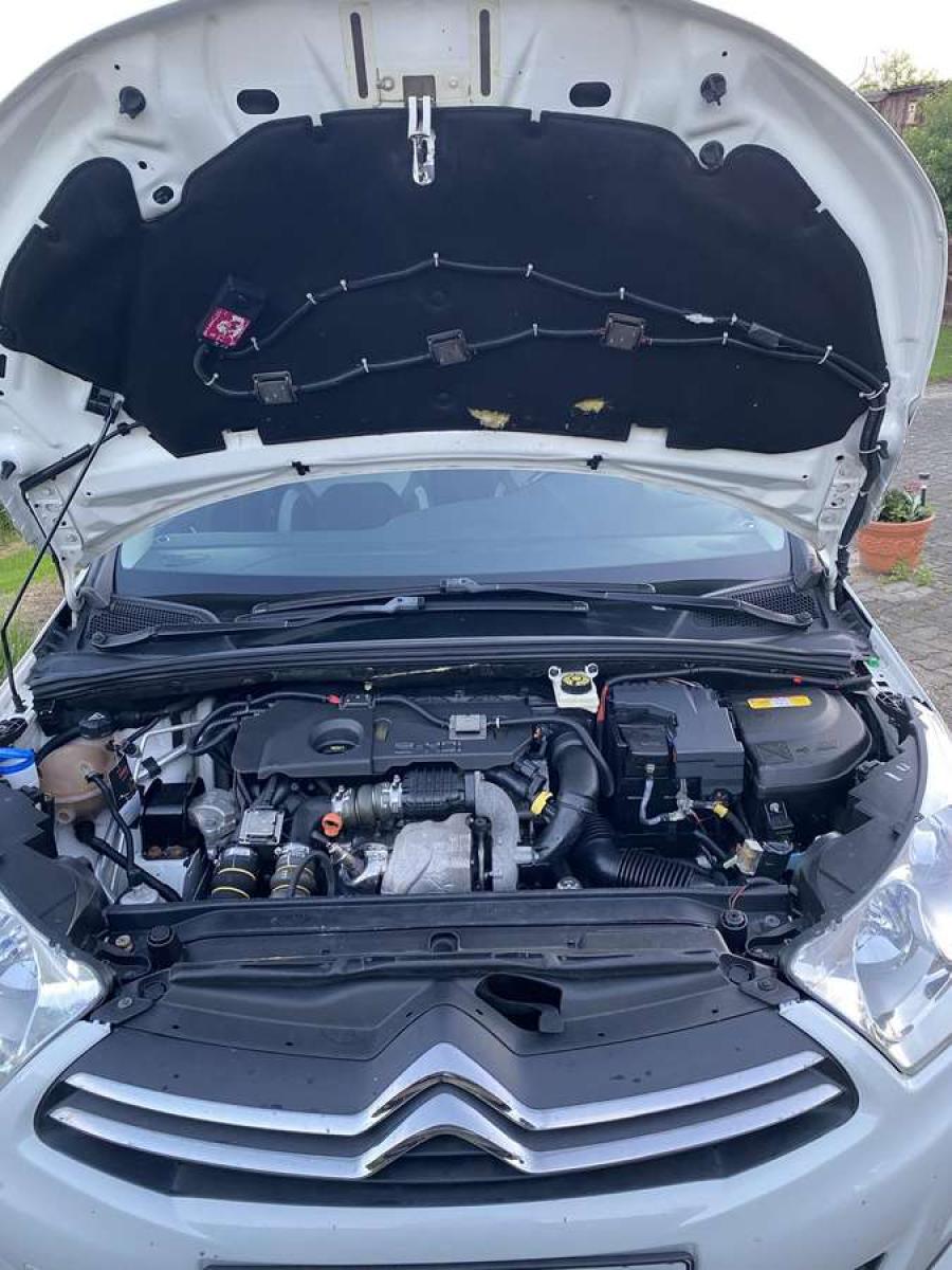 Balts Citroen C4 2012 Kauņa, ar dzinēja tilpumu 1.58 L un nobraukumu 224 tūkst. km par 3950 €, foto 9 vietnē AUTOMOTO.COM.LV