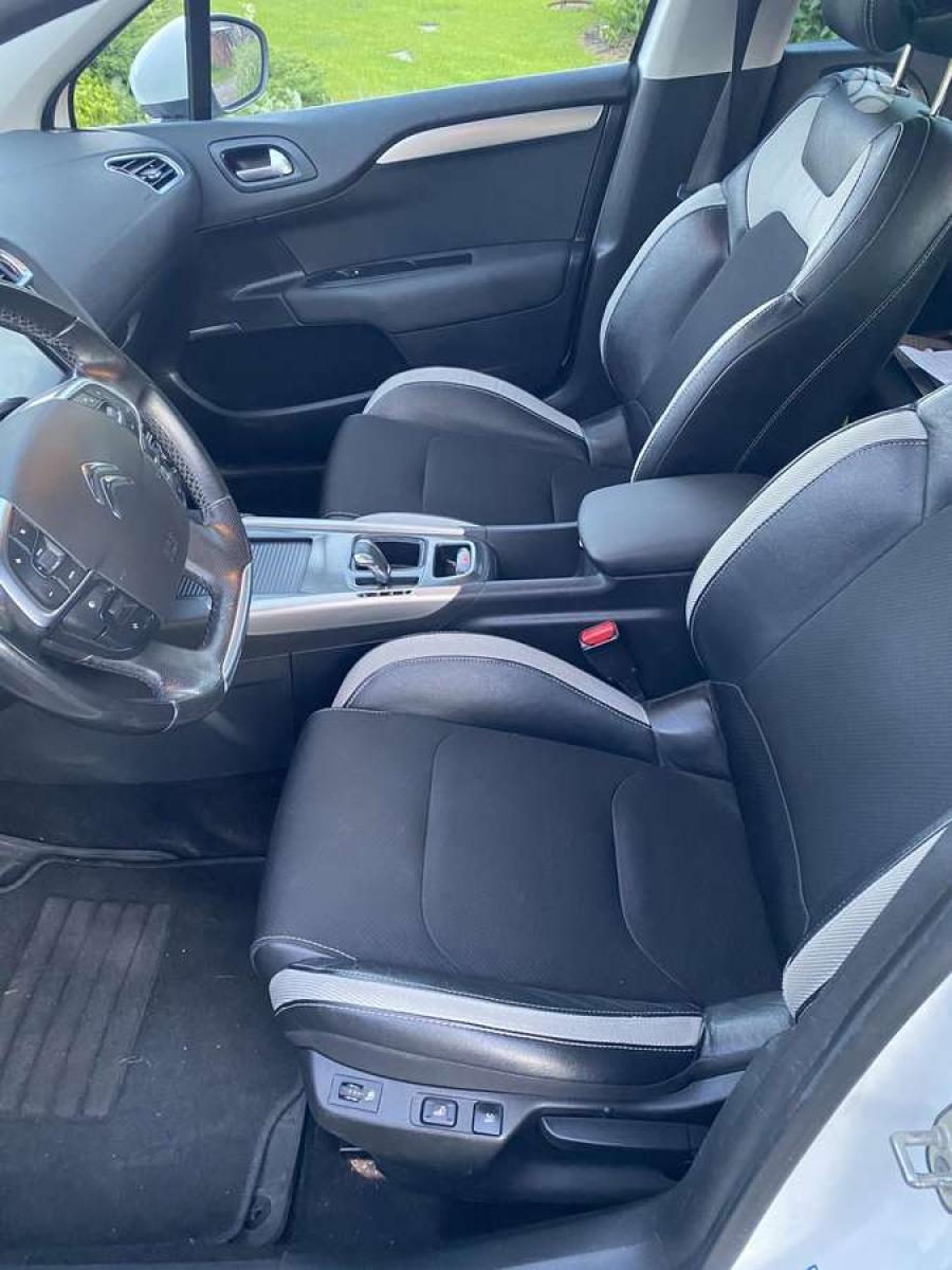 Balts Citroen C4 2012 Kauņa, ar dzinēja tilpumu 1.58 L un nobraukumu 224 tūkst. km par 3950 €, foto 12 vietnē AUTOMOTO.COM.LV