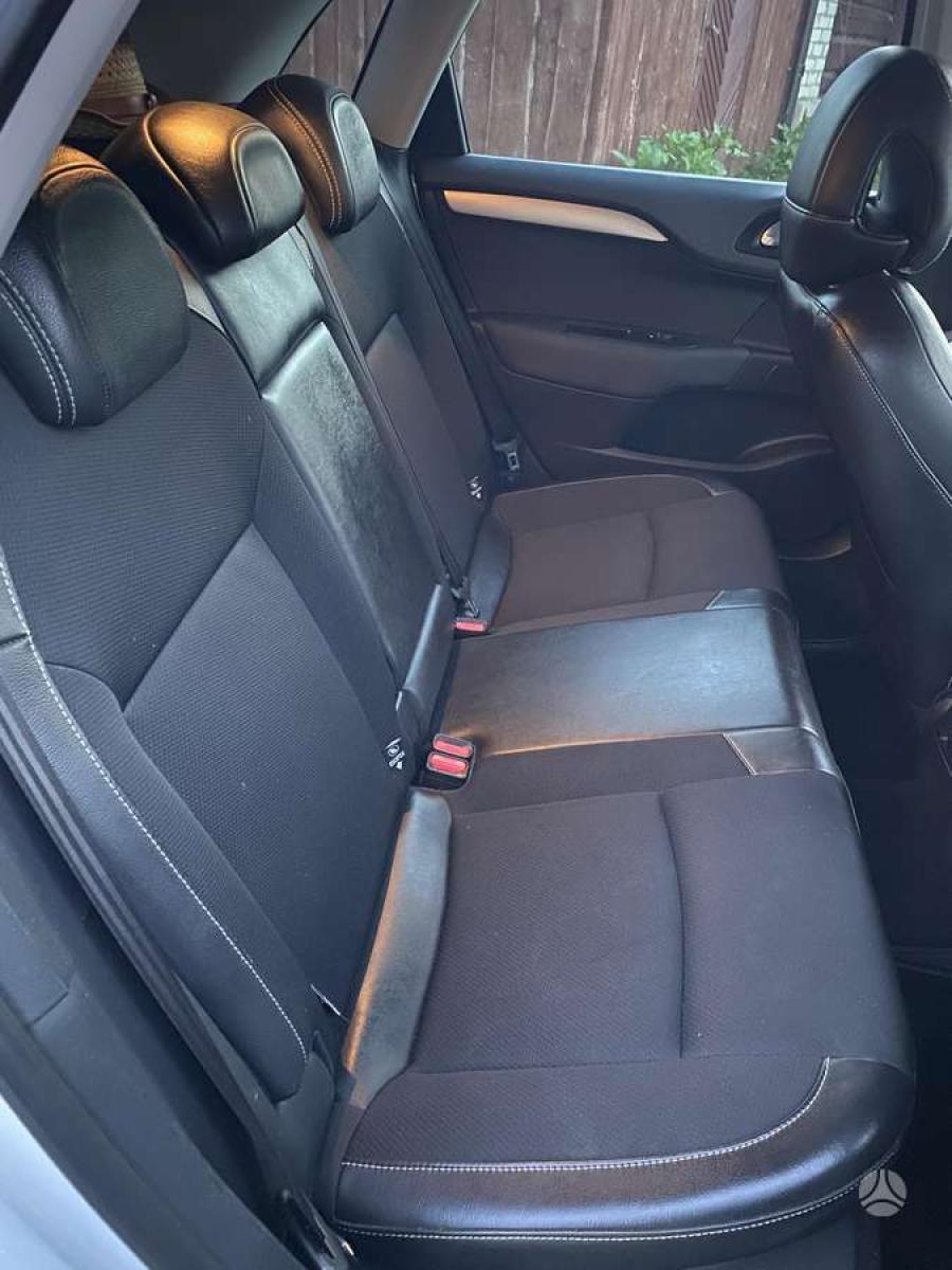 Balts Citroen C4 2012 Kauņa, ar dzinēja tilpumu 1.58 L un nobraukumu 224 tūkst. km par 3950 €, foto 22 vietnē AUTOMOTO.COM.LV