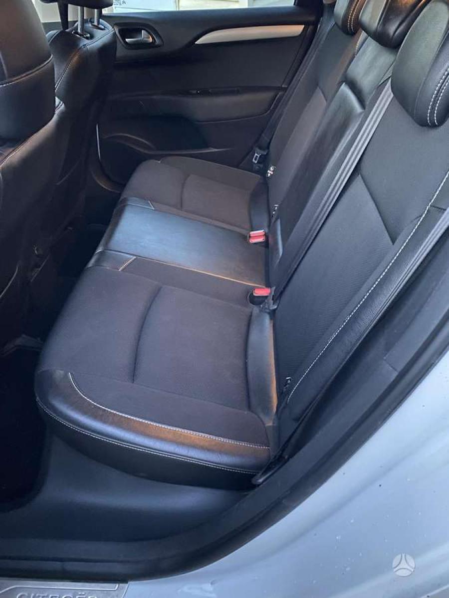 Balts Citroen C4 2012 Kauņa, ar dzinēja tilpumu 1.58 L un nobraukumu 224 tūkst. km par 3950 €, foto 23 vietnē AUTOMOTO.COM.LV