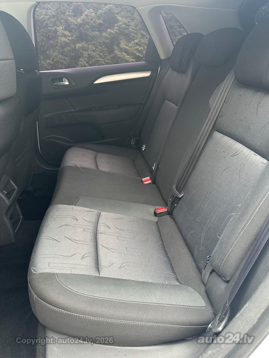 Balts Citroen C4 2012 Pērnava, ar dzinēja tilpumu 1.60 L un nobraukumu 178 tūkst. km par 2989 €, foto 14 vietnē AUTOMOTO.COM.LV
