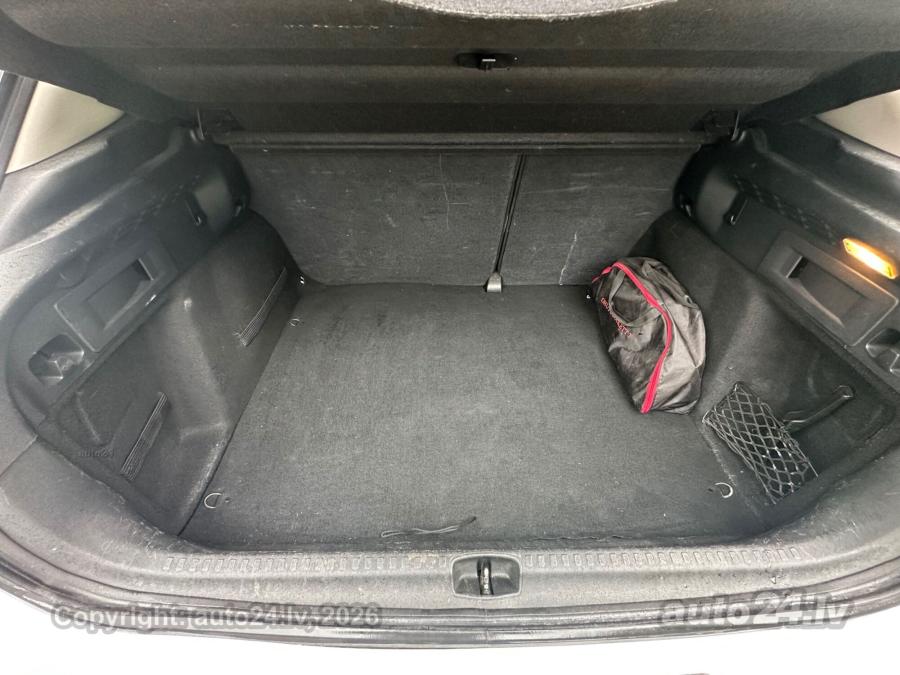 Balts Citroen C4 2012 Pērnava, ar dzinēja tilpumu 1.60 L un nobraukumu 178 tūkst. km par 2989 €, foto 16 vietnē AUTOMOTO.COM.LV
