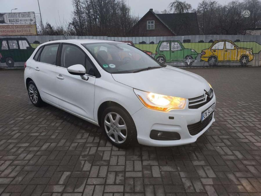 White Citroen C4 2013 in Taurage, with an engine capacity of 1.56 L and mileage of 250 thousand km for 3200 €, photo 2 on AUTOMOTO.COM.LV