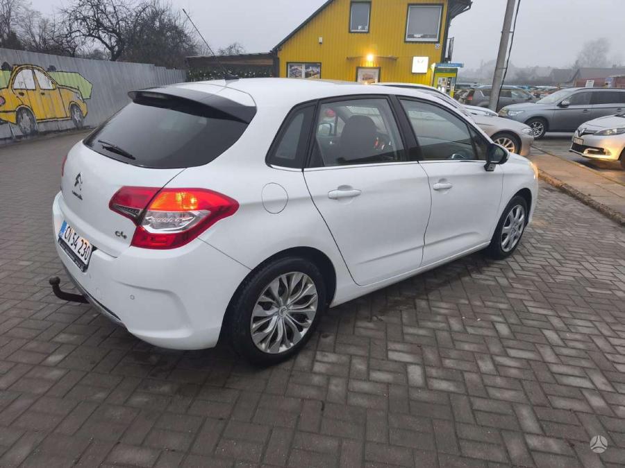 White Citroen C4 2013 in Taurage, with an engine capacity of 1.56 L and mileage of 250 thousand km for 3200 €, photo 3 on AUTOMOTO.COM.LV