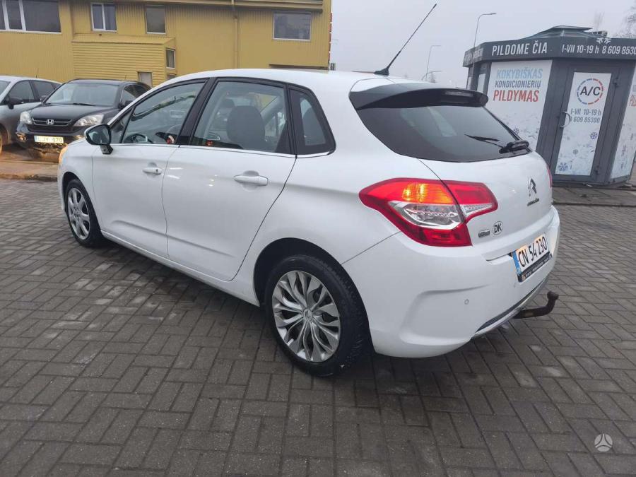 White Citroen C4 2013 in Taurage, with an engine capacity of 1.56 L and mileage of 250 thousand km for 3200 €, photo 5 on AUTOMOTO.COM.LV