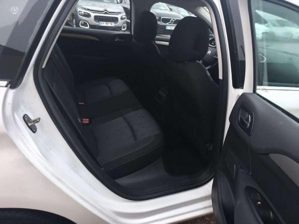 White Citroen C4 2013 in Taurage, with an engine capacity of 1.56 L and mileage of 250 thousand km for 3200 €, photo 11 on AUTOMOTO.COM.LV
