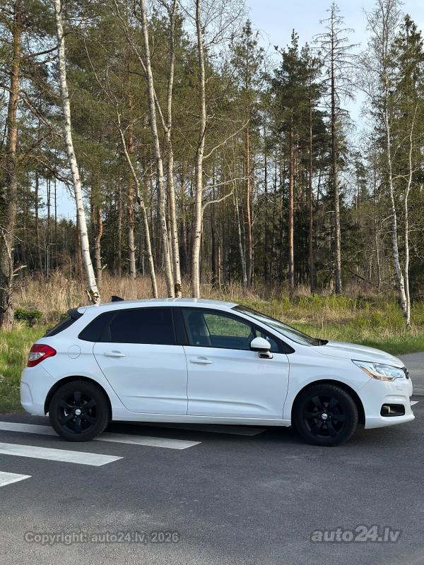 Balts Citroen C4 2013 Tallina, ar dzinēja tilpumu 1.60 L un nobraukumu 206 tūkst. km par 3550 €, foto 4 vietnē AUTOMOTO.COM.LV