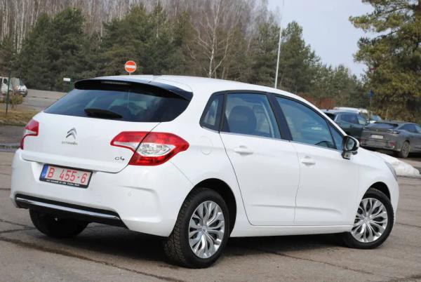White Citroen C4 2013 in Riga, with an engine capacity of 1.60 L and mileage of 110 thousand km for 5590 €, photo 2 on AUTOMOTO.COM.LV