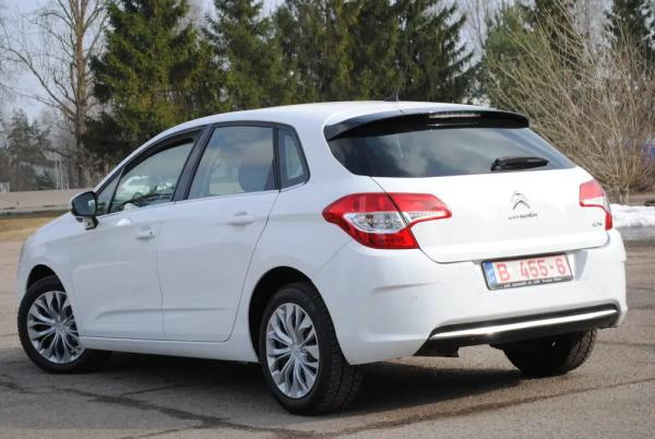 White Citroen C4 2013 in Riga, with an engine capacity of 1.60 L and mileage of 110 thousand km for 5590 €, photo 3 on AUTOMOTO.COM.LV