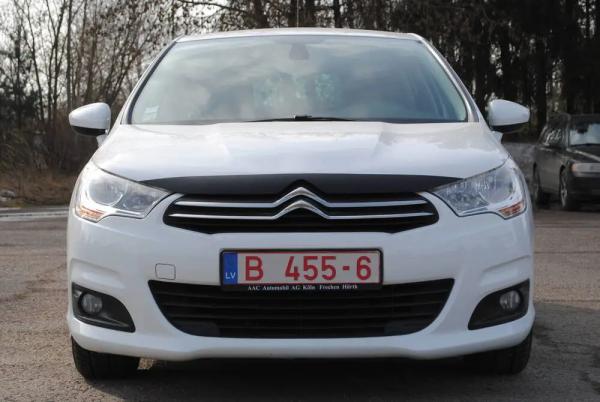 White Citroen C4 2013 in Riga, with an engine capacity of 1.60 L and mileage of 110 thousand km for 5590 €, photo 5 on AUTOMOTO.COM.LV