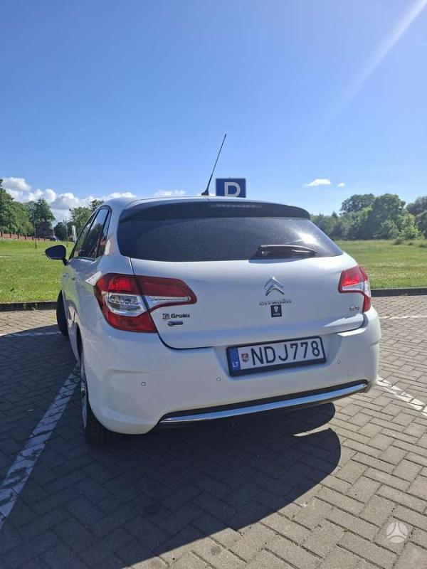 Balts Citroen C4 2013 Rokiškis, ar dzinēja tilpumu 1.56 L un nobraukumu 283 tūkst. km par 4100 €, foto 4 vietnē AUTOMOTO.COM.LV