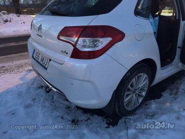 White Citroen C4 2014 in Tallinn, with an engine capacity of 1.60 L and mileage of 167 thousand km for 4150 €, photo 6 on AUTOMOTO.COM.LV