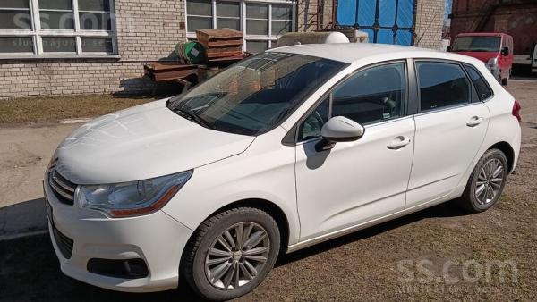 White Citroen C4 2014 in Liepaja, with an engine capacity of 1.60 L and mileage of 265 thousand km for 3555 €, photo 1 on AUTOMOTO.COM.LV