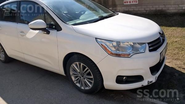 White Citroen C4 2014 in Liepaja, with an engine capacity of 1.60 L and mileage of 265 thousand km for 3555 €, photo 7 on AUTOMOTO.COM.LV