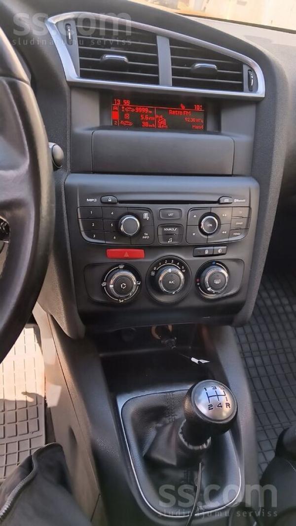 Balts Citroen C4 2014 Liepāja, ar dzinēja tilpumu 1.60 L un nobraukumu 265 tūkst. km par 3555 €, foto 5 vietnē AUTOMOTO.COM.LV
