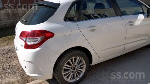 Balts Citroen C4 2014 Liepāja, ar dzinēja tilpumu 1.60 L un nobraukumu 265 tūkst. km par 3555 €, foto 6 vietnē AUTOMOTO.COM.LV