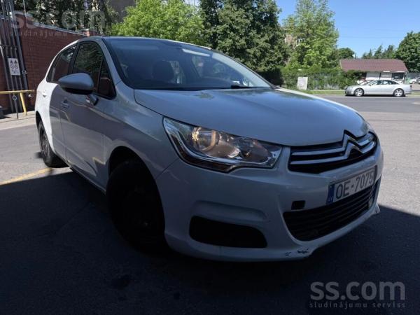 White Citroen C4 2014 in Riga, with an engine capacity of 1.60 L and mileage of 274 thousand km for 3595 €, photo 1 on AUTOMOTO.COM.LV