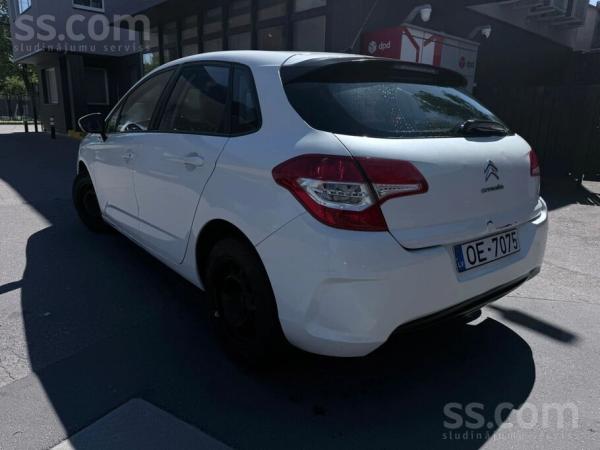 White Citroen C4 2014 in Riga, with an engine capacity of 1.60 L and mileage of 274 thousand km for 3595 €, photo 3 on AUTOMOTO.COM.LV